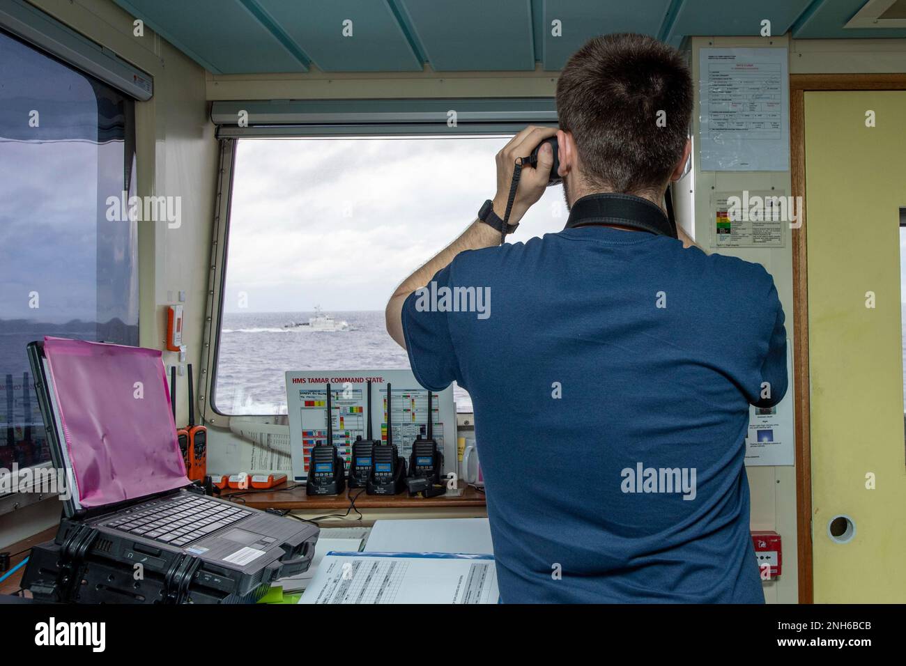 PACIFIC OCEAN (July 19, 2022) – Midshipman James Chelton, assigned to ...