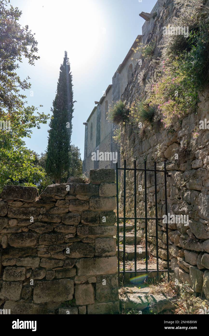 stairs stone alleys french village in Provence Oppede le Vieux Stock ...