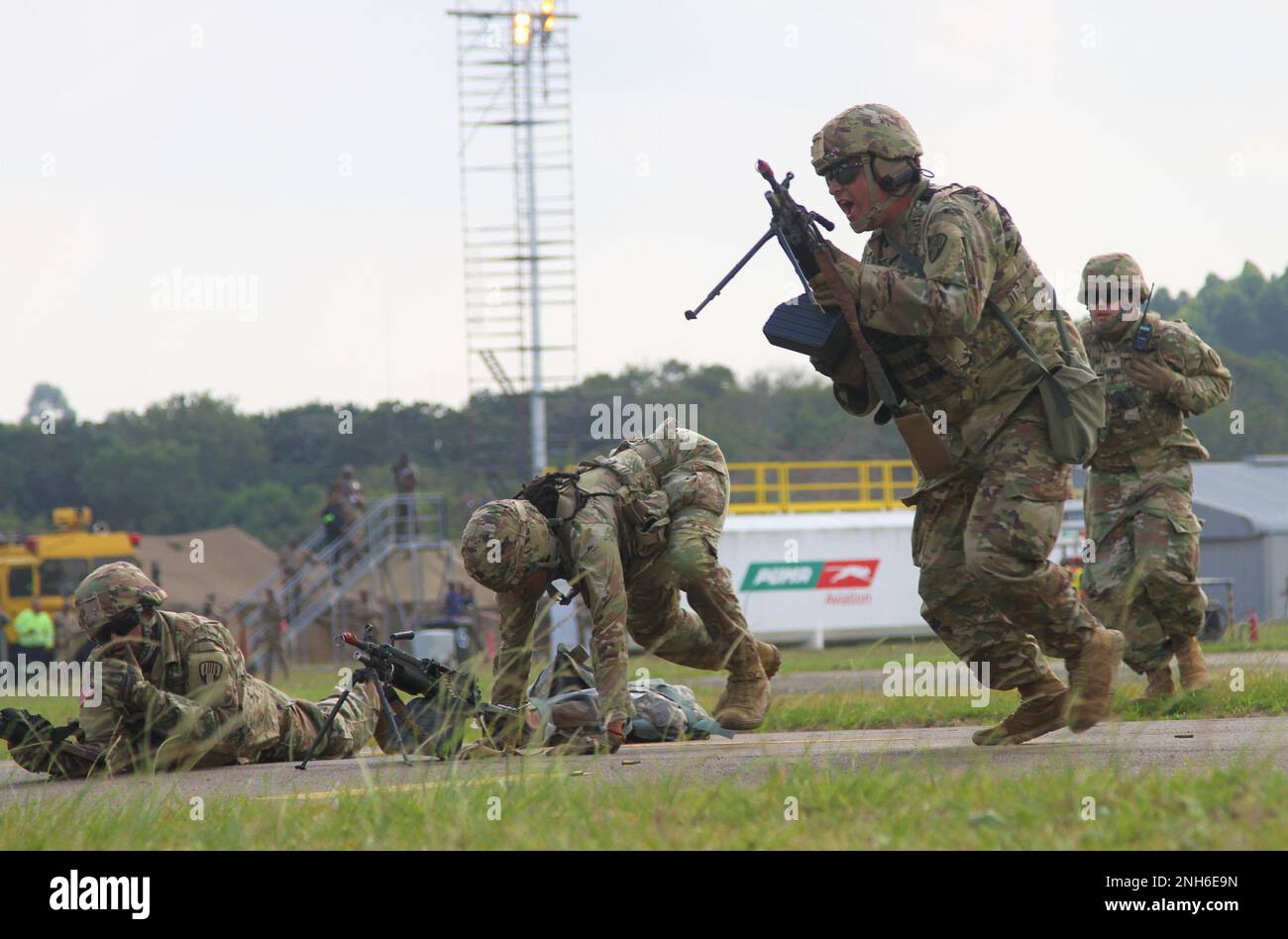 New York Army National Guard Soldiers Staff Sgt. Michael Cerrato (right ...