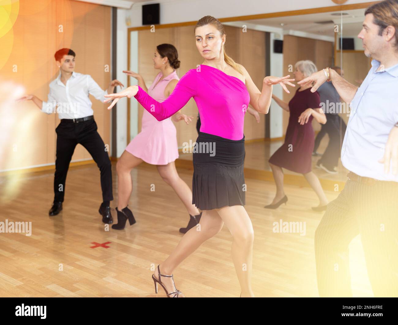 Professional dancers practicing modern choreography hi-res stock photography and images - Alamy