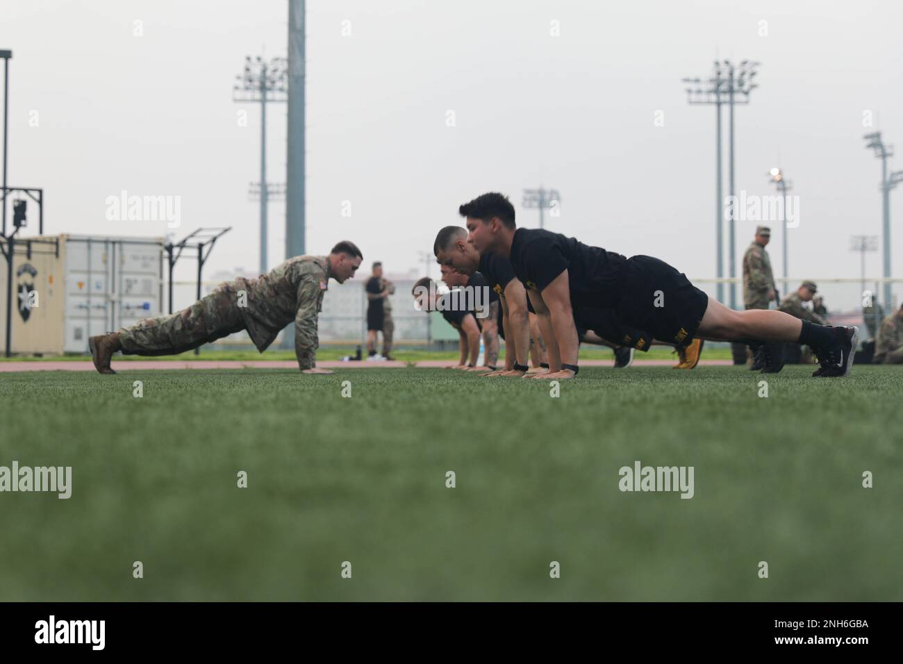 Soldiers assigned to the 35th Air Defense Artillery Brigade participate ...