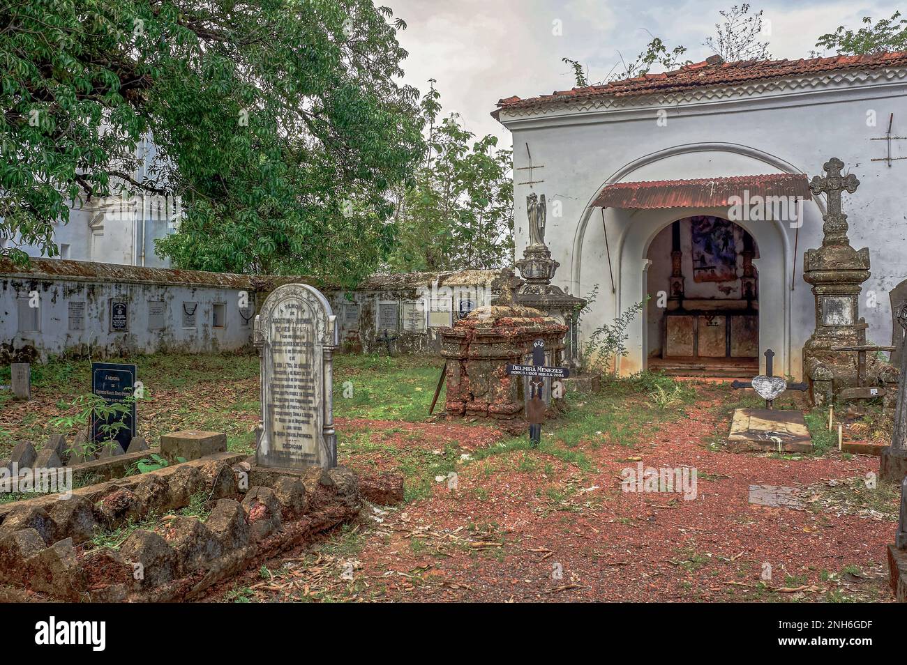 06 09 2009 Vintae Cemetery Graveyard In Our Lady Of Compassion Church ...