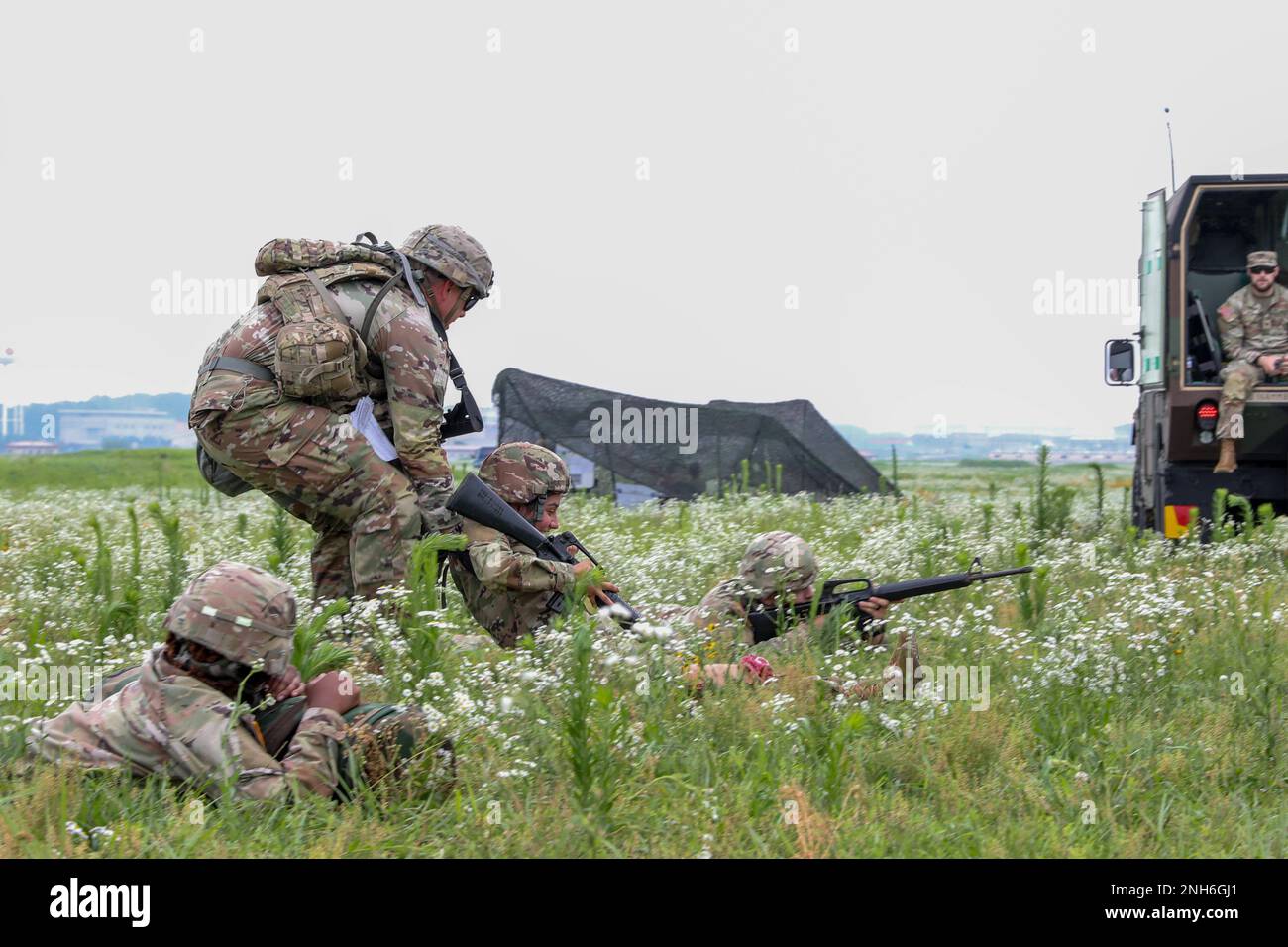 Soldiers from 35th Air Defense Artillery Brigade, assembles go through ...