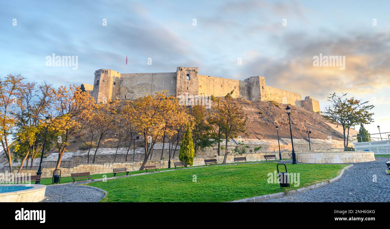 Gaziantep castle or Kalesi in Gaziantep, Turkey Stock Photo - Alamy
