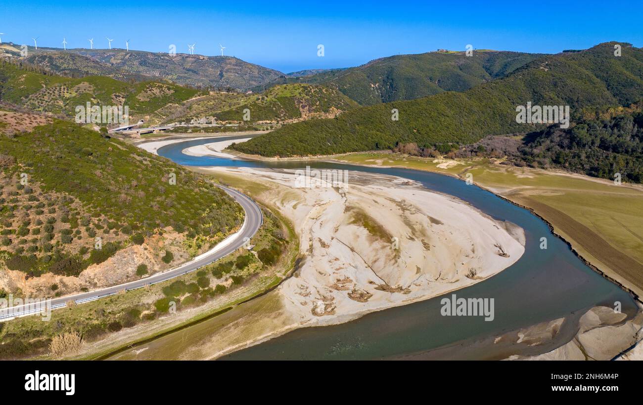 A causa dei cambiamenti climatici il lago di Tarsia si è ridotto ad un ...