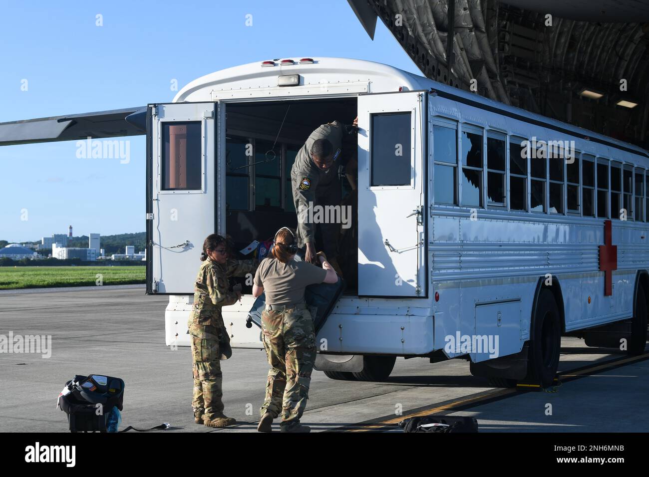 Crew tour bus hi-res stock photography and images - Alamy