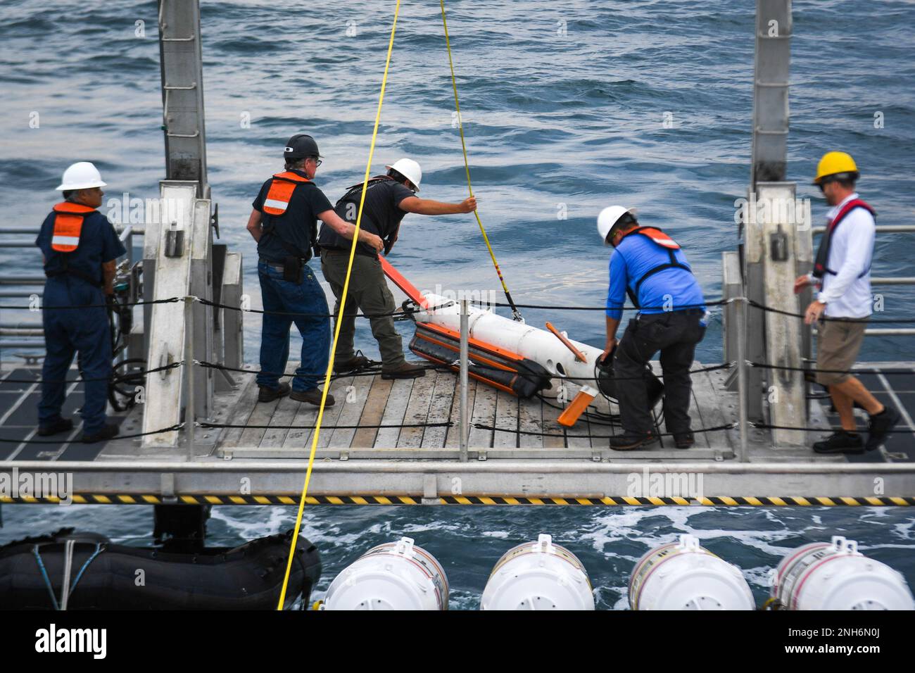 Towed array sonar hi-res stock photography and images - Alamy