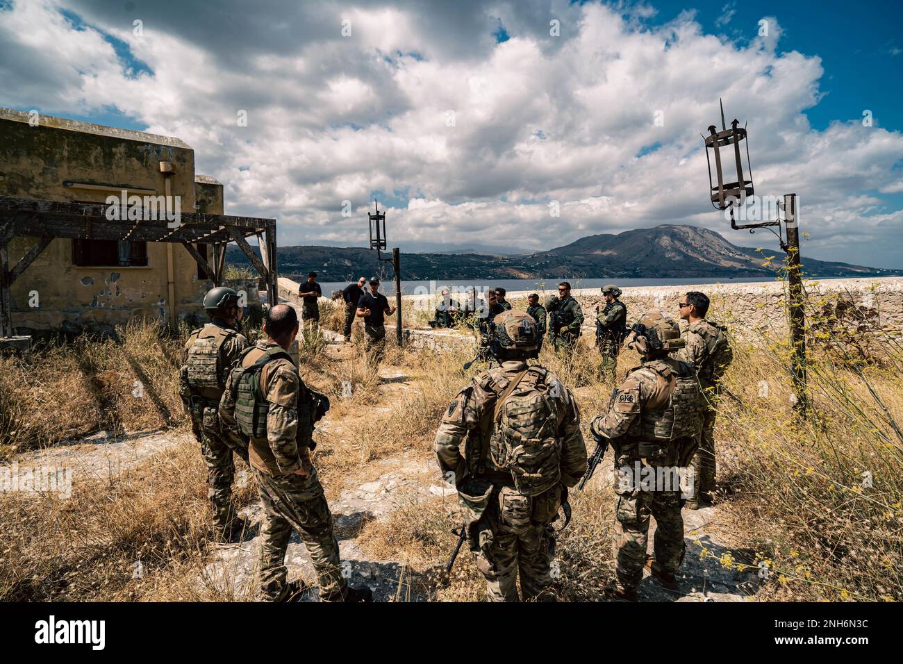 U.S. Reconnaissance Marines with Special Training Branch, Expeditionary ...