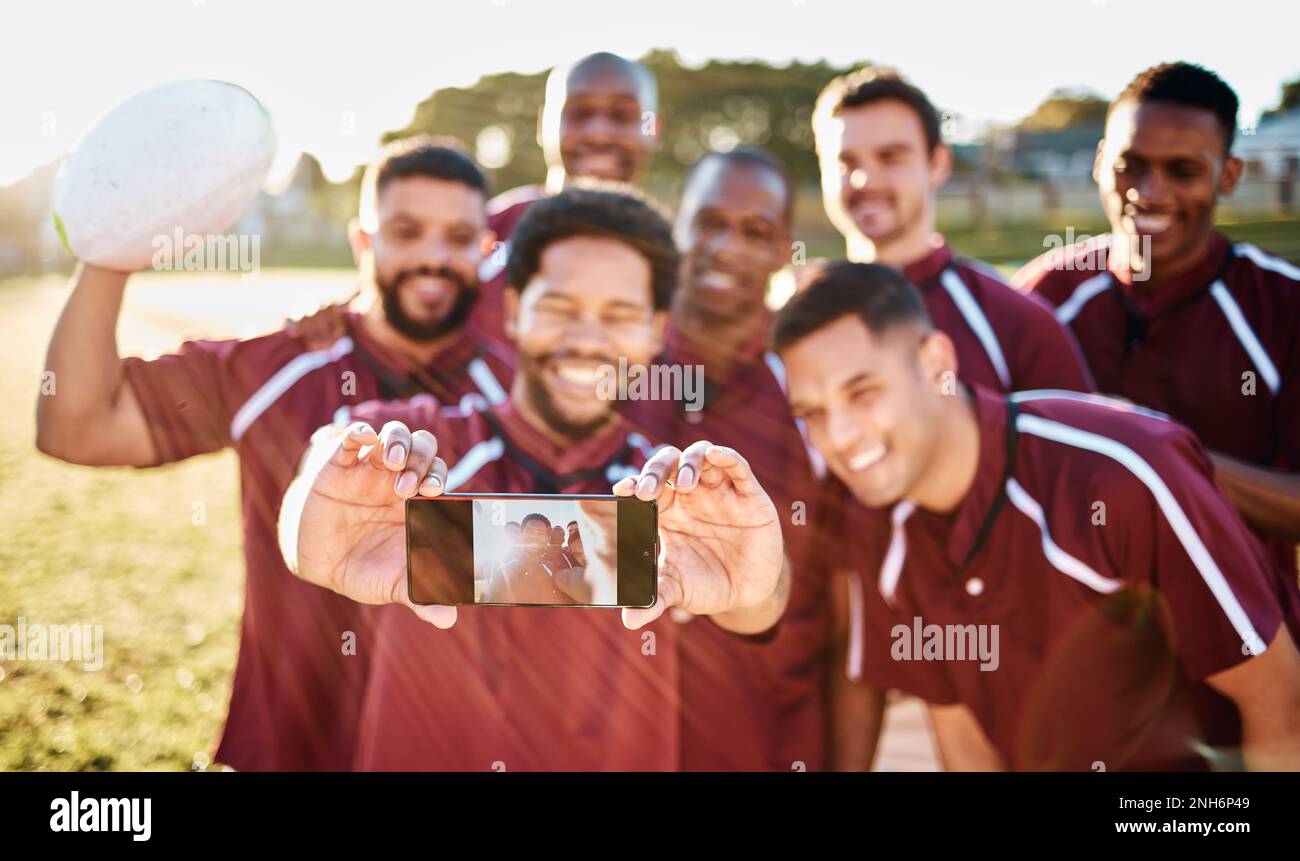 Rugby players and phone hi-res stock photography and images - Alamy