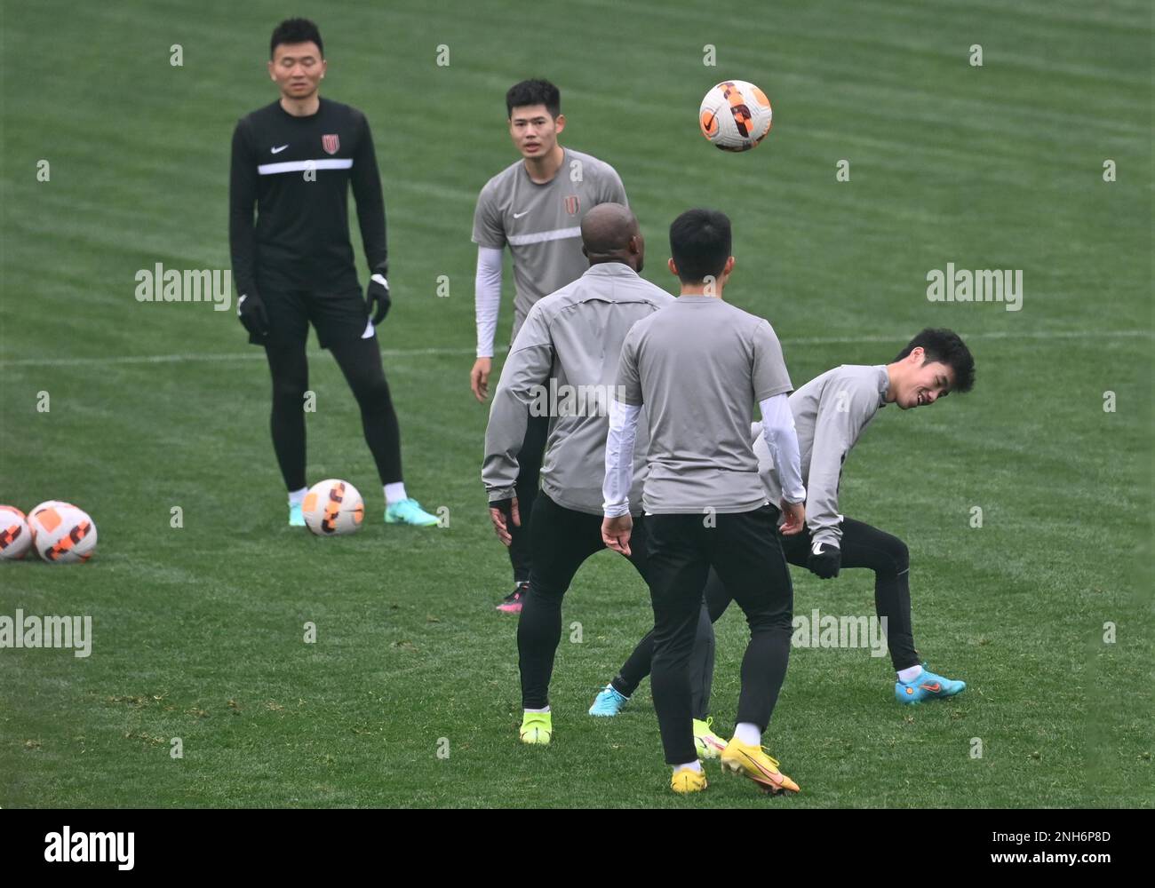 Chengdu Rongcheng Football Club conducts the winter training to prepare ...