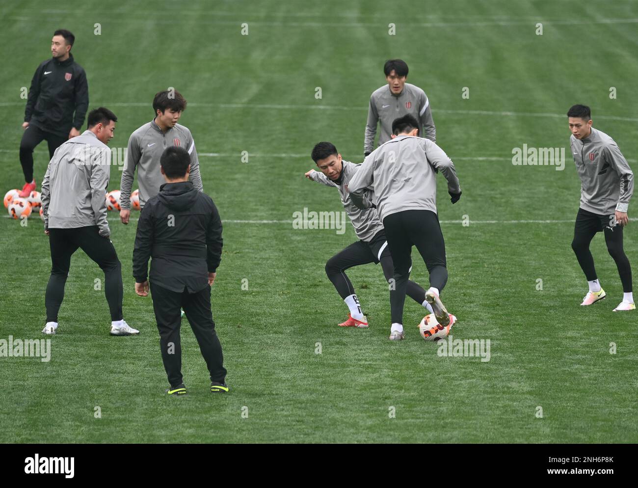 Chengdu Rongcheng Football Club conducts the winter training to prepare ...