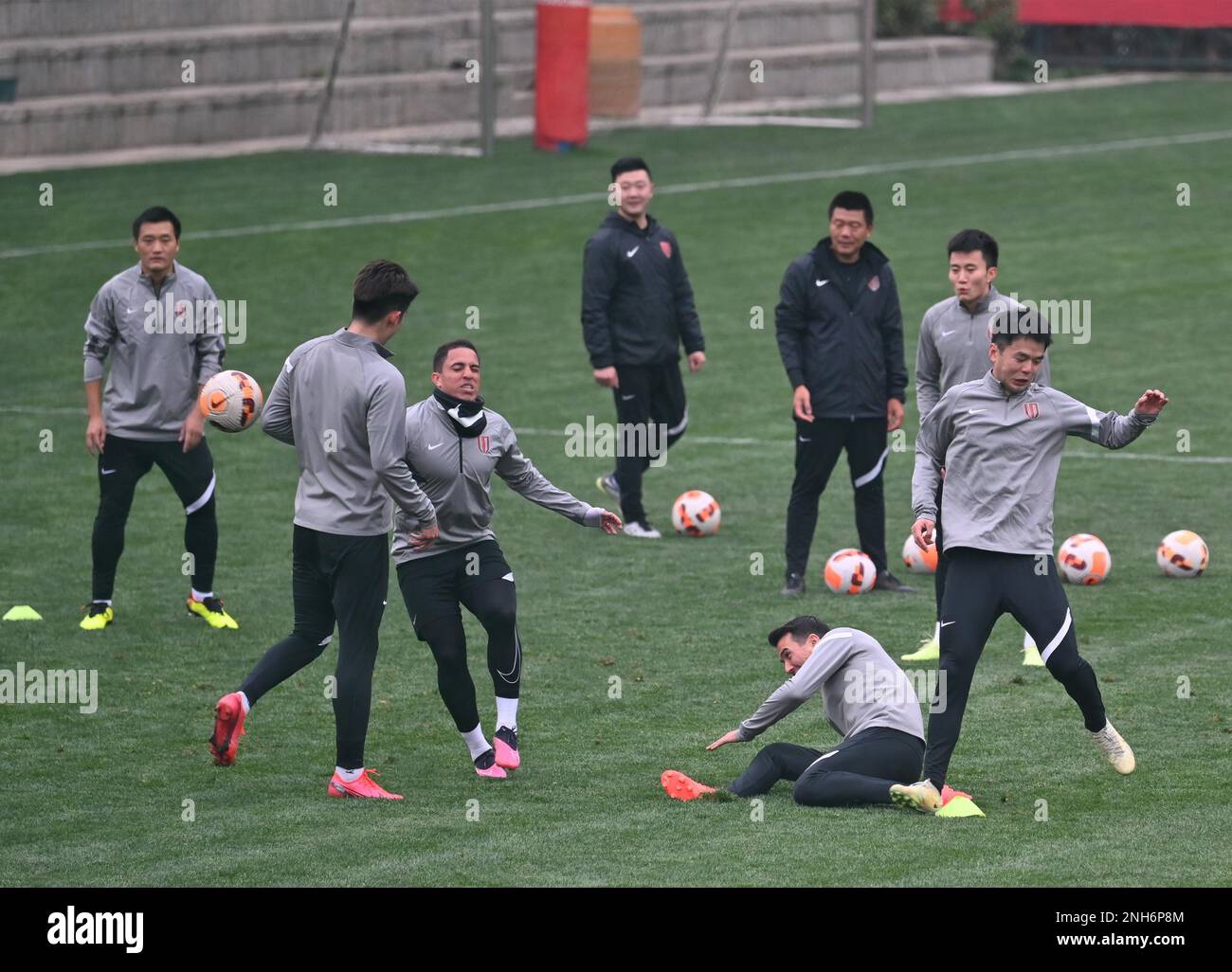 Chengdu Rongcheng Football Club conducts the winter training to prepare ...