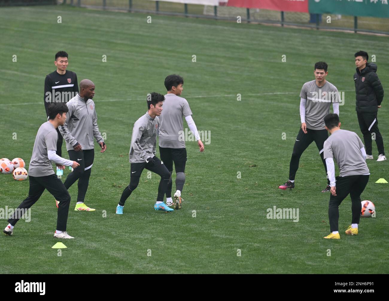 Chengdu Rongcheng Football Club conducts the winter training to prepare ...