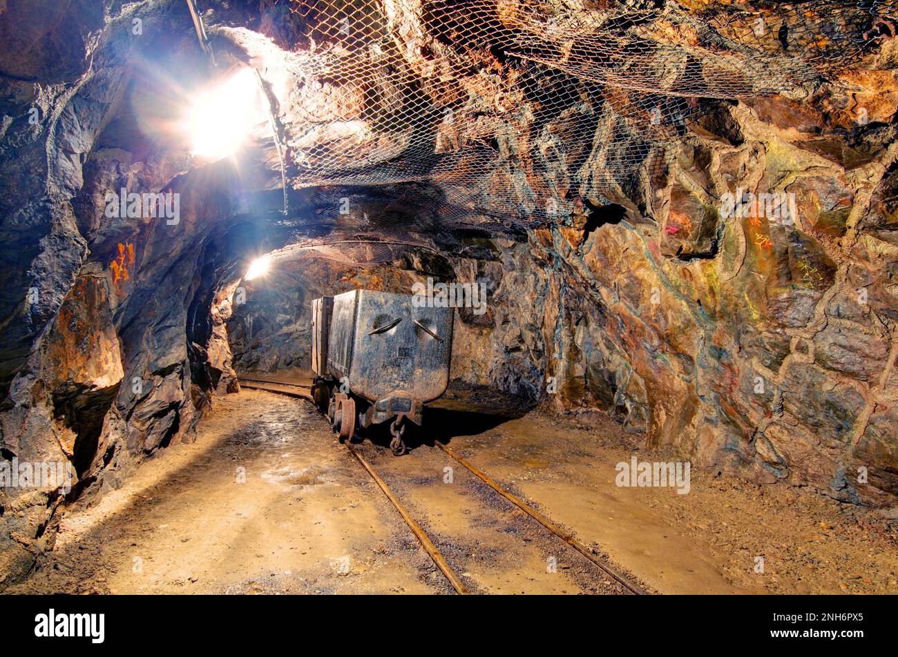 Railroad in underground mine hi-res stock photography and images - Alamy