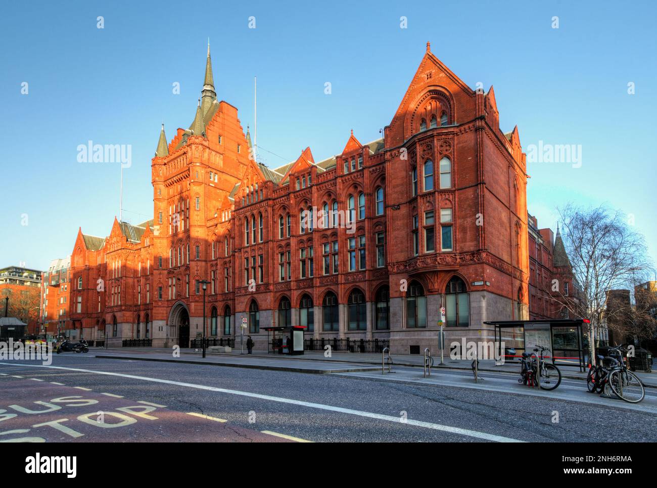 Waterhouse Square, London, Holborn street Stock Photo - Alamy