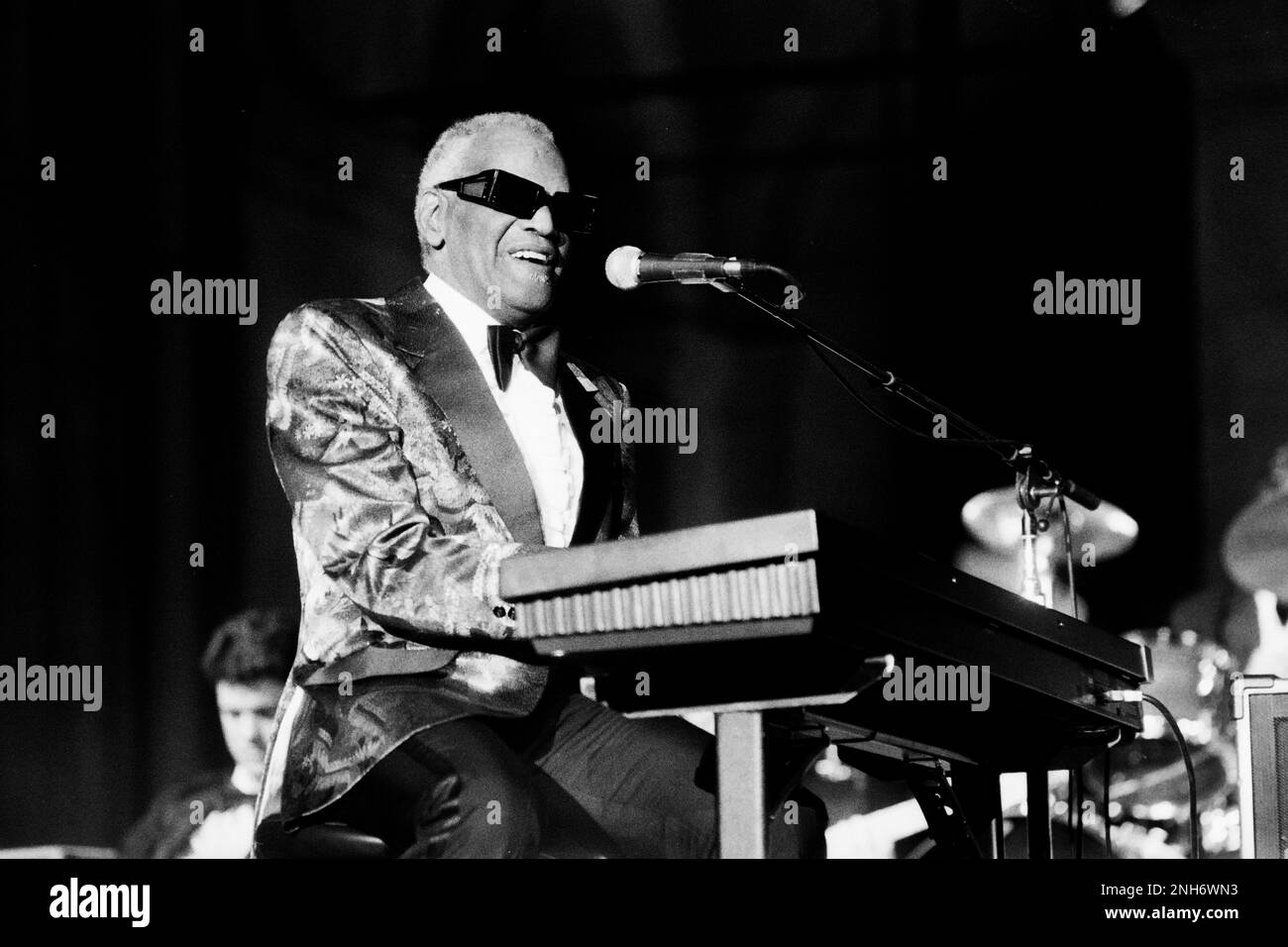Archives 90ies; American singer and musician Ray Charles performs at ...