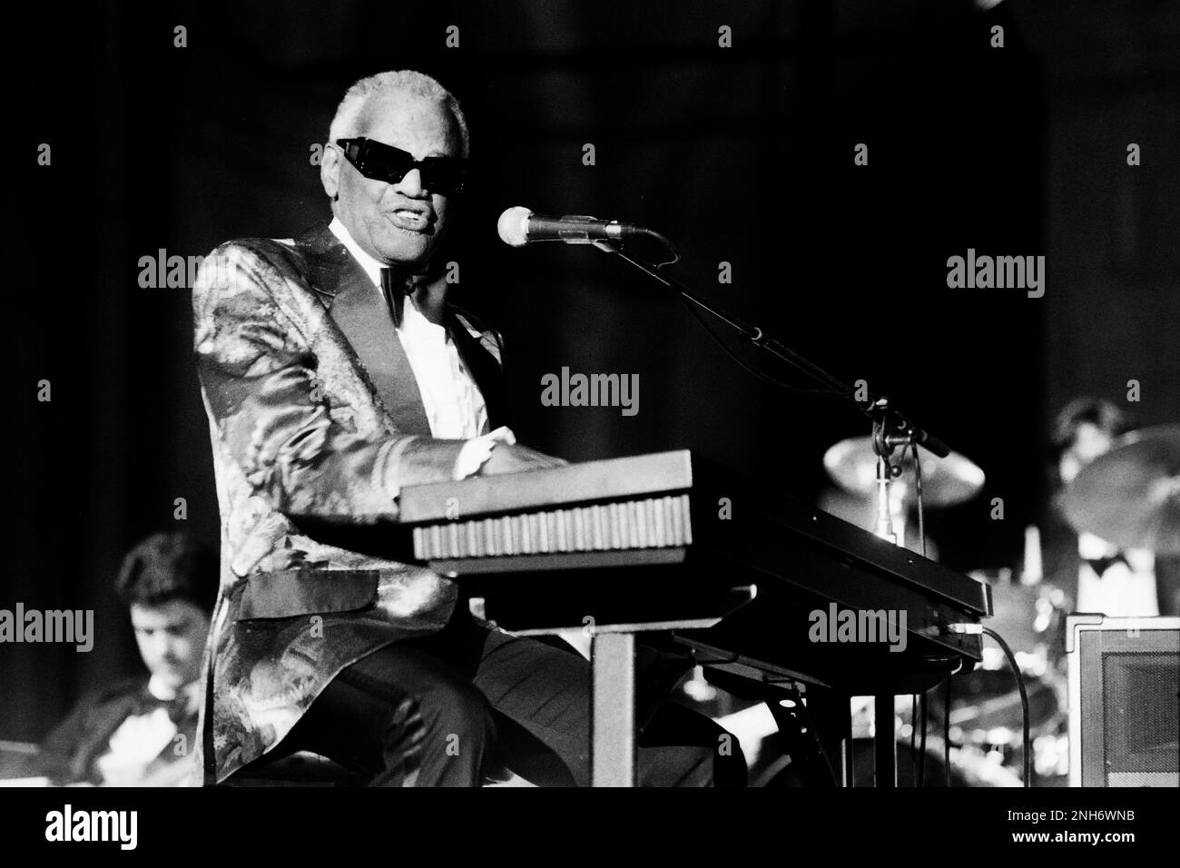 Archives 90ies; American singer and musician Ray Charles performs at ...