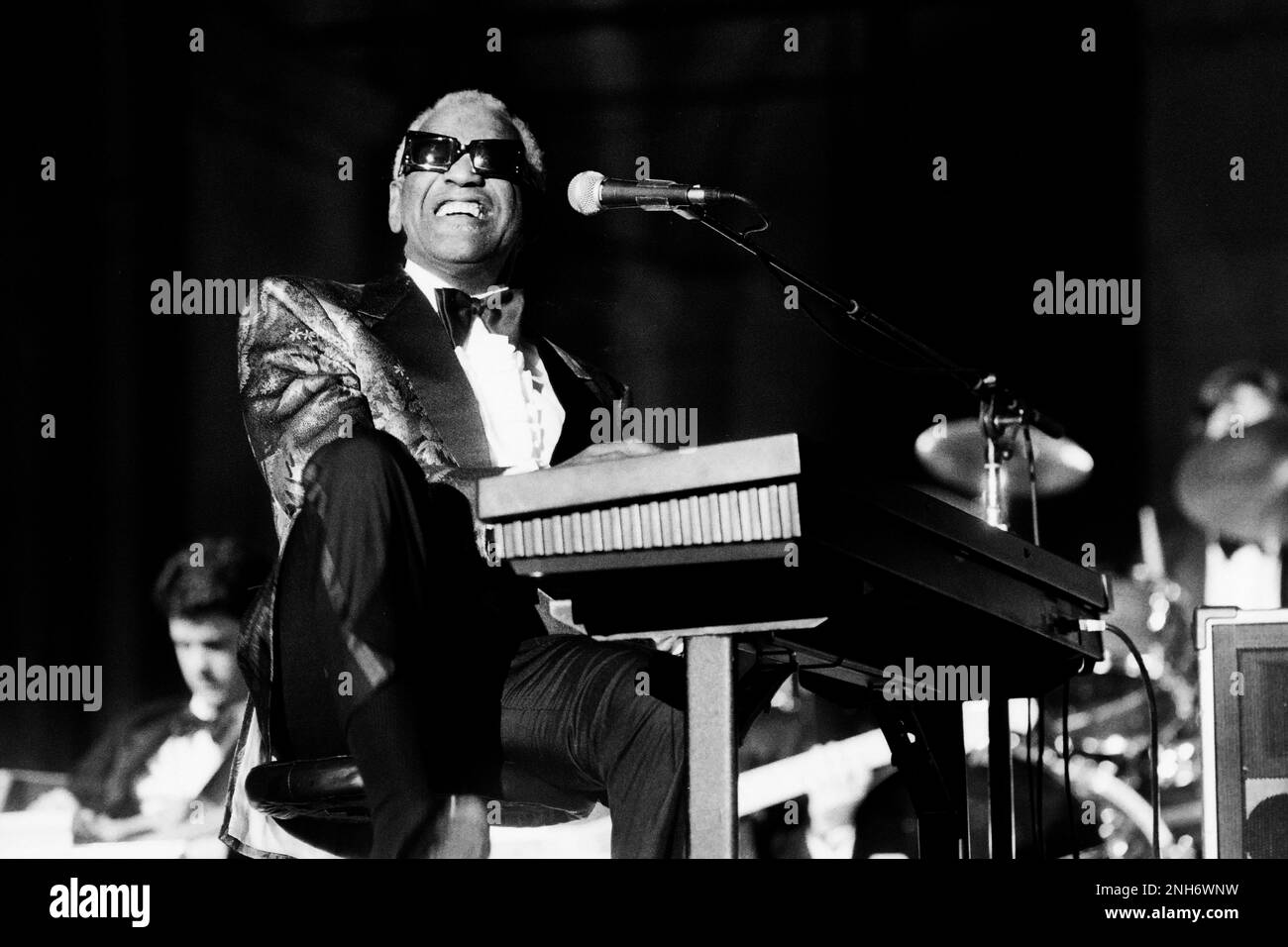 Archives 90ies; American singer and musician Ray Charles performs at ...