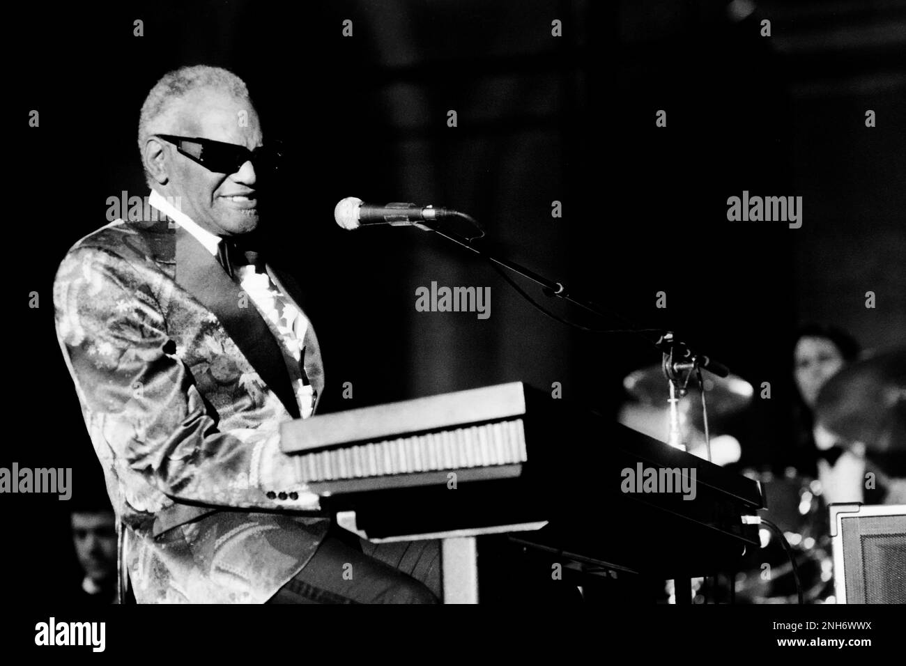 Archives 90ies; American singer and musician Ray Charles performs at ...