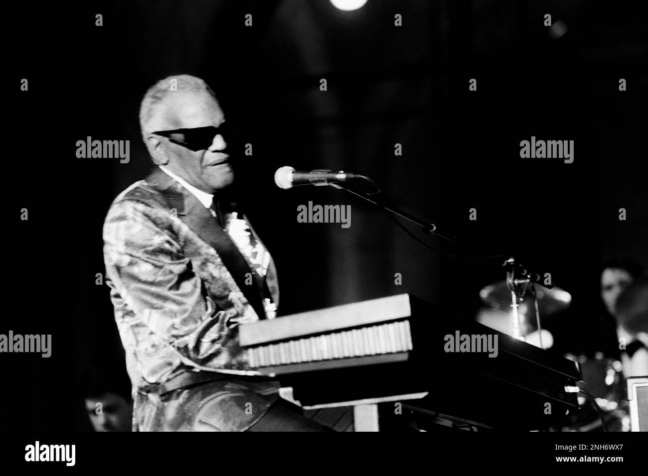 Archives 90ies; American singer and musician Ray Charles performs at ...