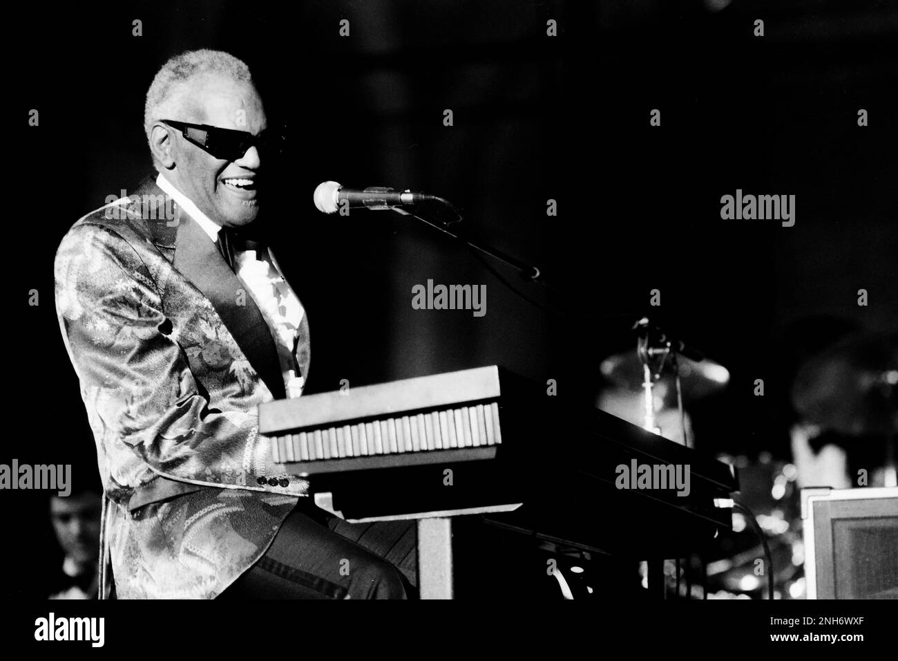 Archives 90ies; American singer and musician Ray Charles performs at ...