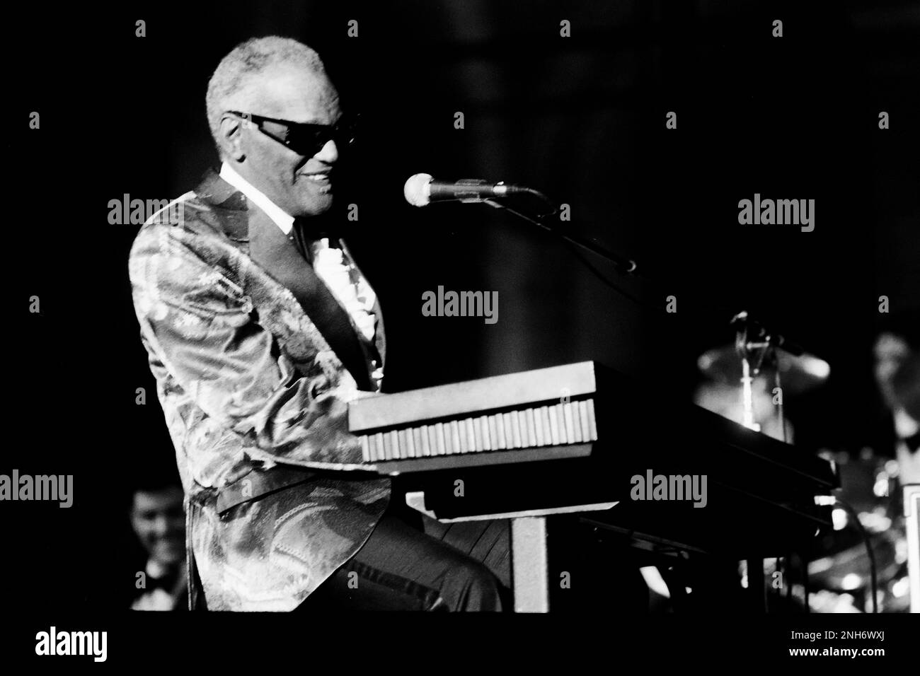 Archives 90ies; American singer and musician Ray Charles performs at ...