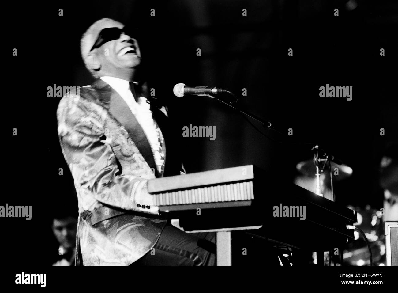 Archives 90ies; American singer and musician Ray Charles performs at ...