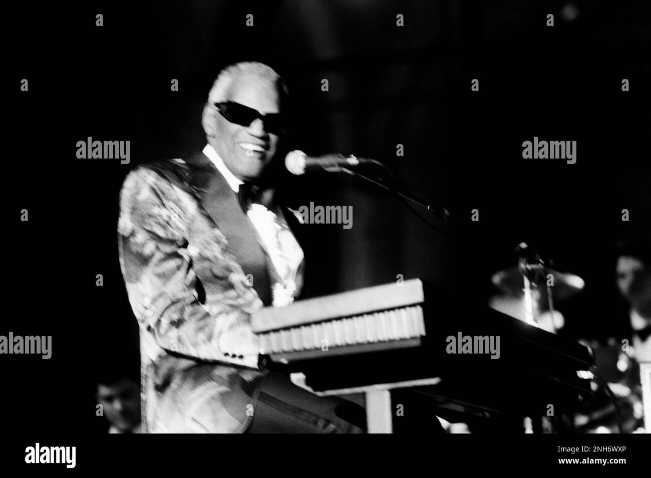 Archives 90ies; American singer and musician Ray Charles performs at ...