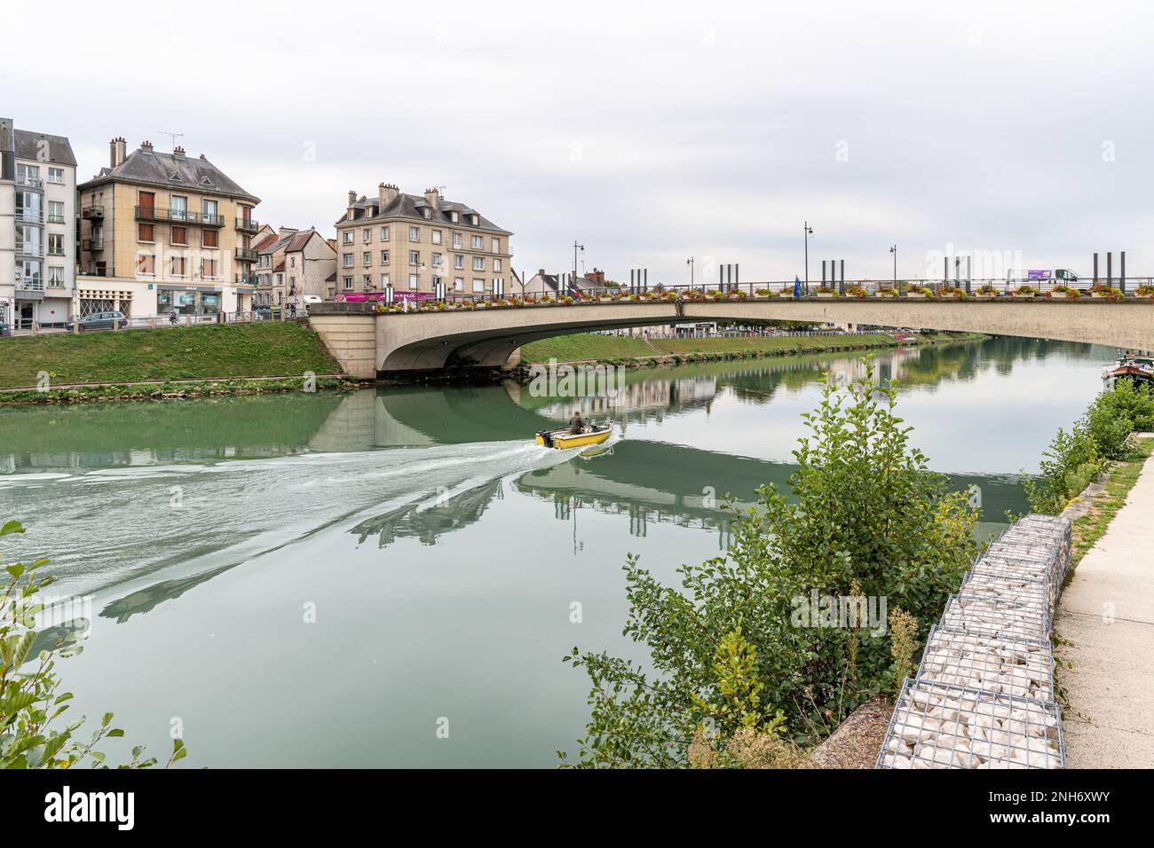 Pont Aspirant de Rouge - Rue Carnot Bridge over the River Marne ...