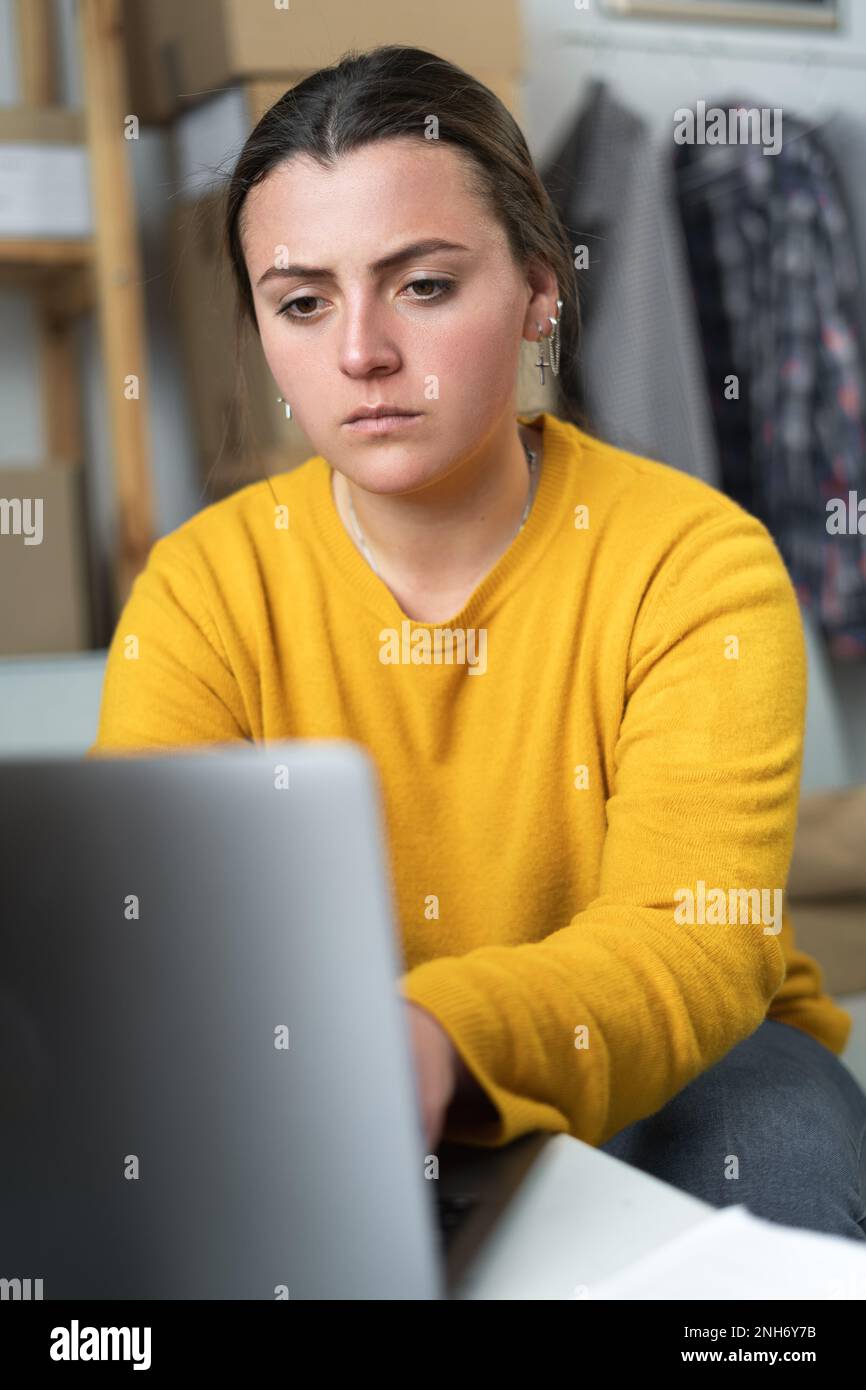 Supply chain startup woman hi-res stock photography and images - Alamy
