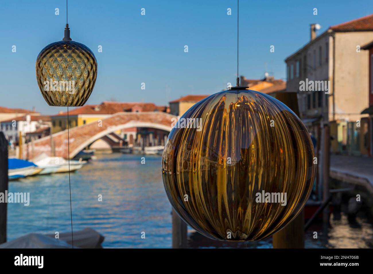 Canal light reflections lanterns buildings hi-res stock photography and ...