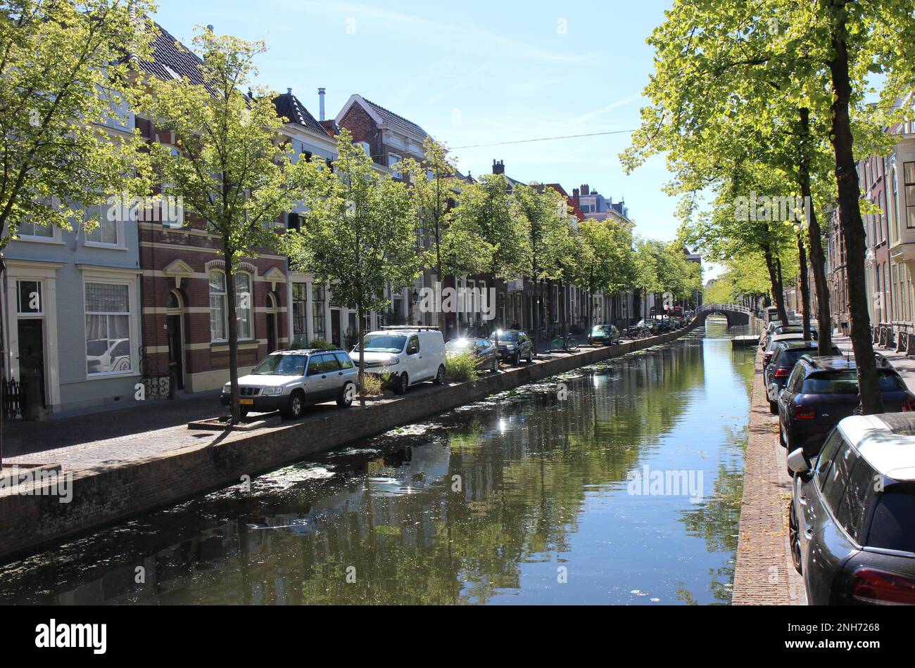 Delft old canal hi-res stock photography and images - Alamy