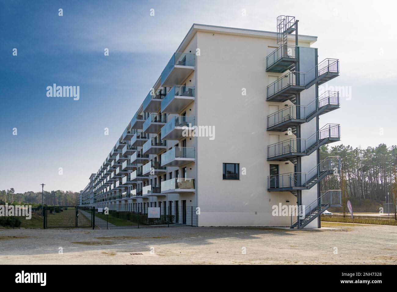 Insel Rügen renovierte Ferienanlagen in Prora direkt am Strand Stock ...