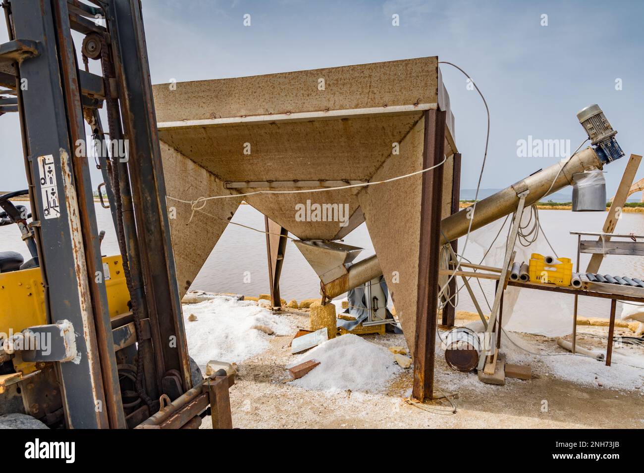 Forklifts at work, salt pans of Trapani Stock Photo - Alamy
