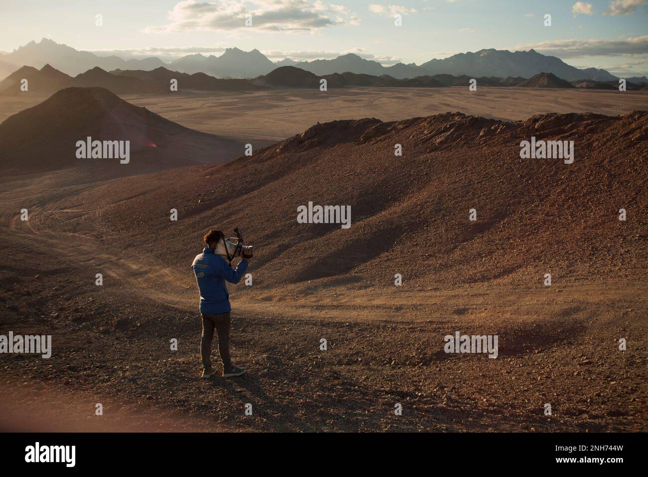 Tourist video memento cameraman in desert in Egypt Stock Photo - Alamy