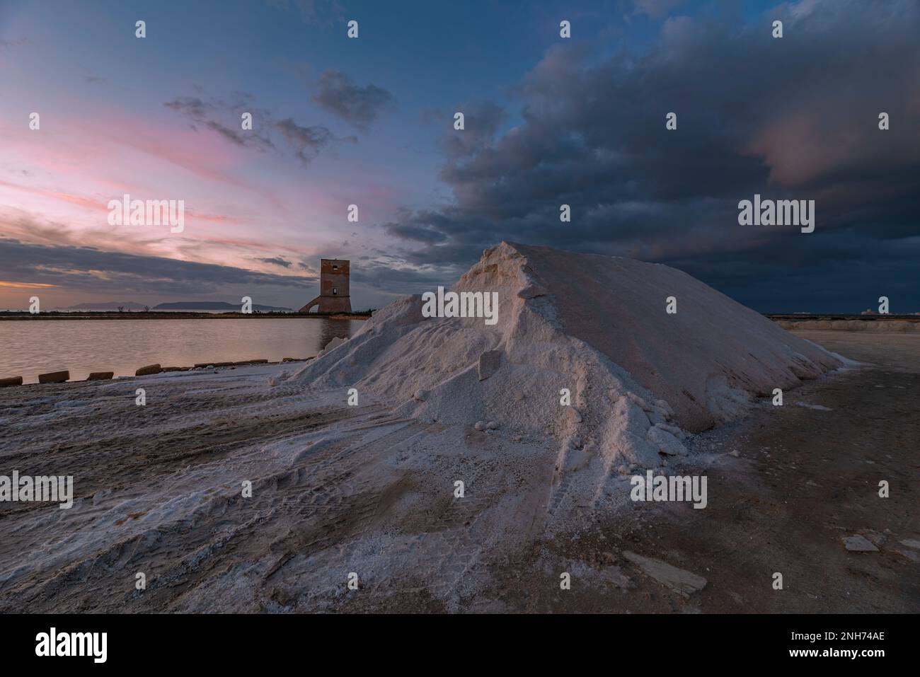 Salt processing sicily hi-res stock photography and images - Alamy