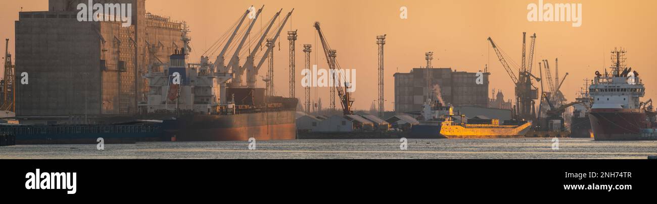 Ships in a commercial seaport Stock Photo - Alamy