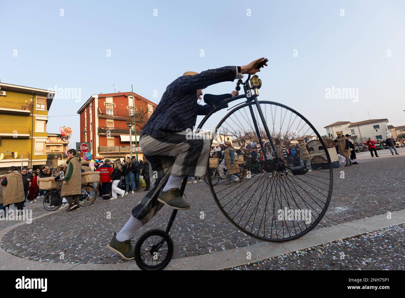 High wheel bicycle hi-res stock photography and images - Alamy