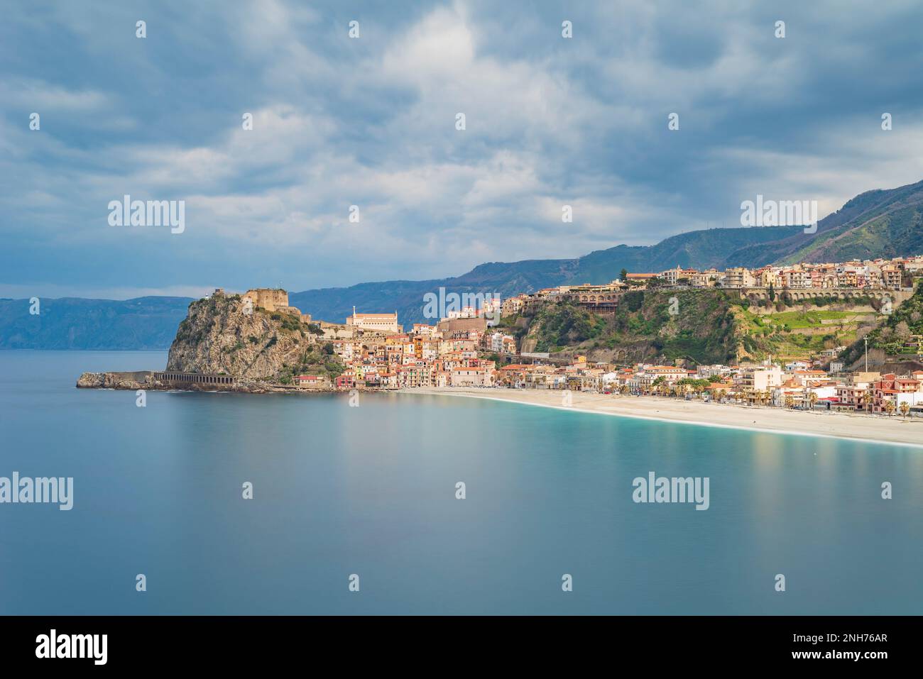 Seaside villages italy hi-res stock photography and images - Alamy