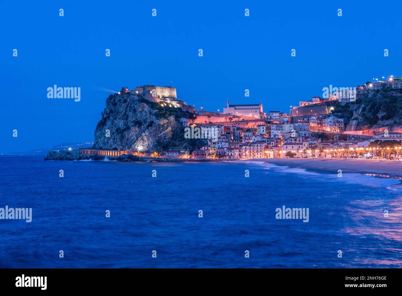 Scilla promenade hi-res stock photography and images - Alamy