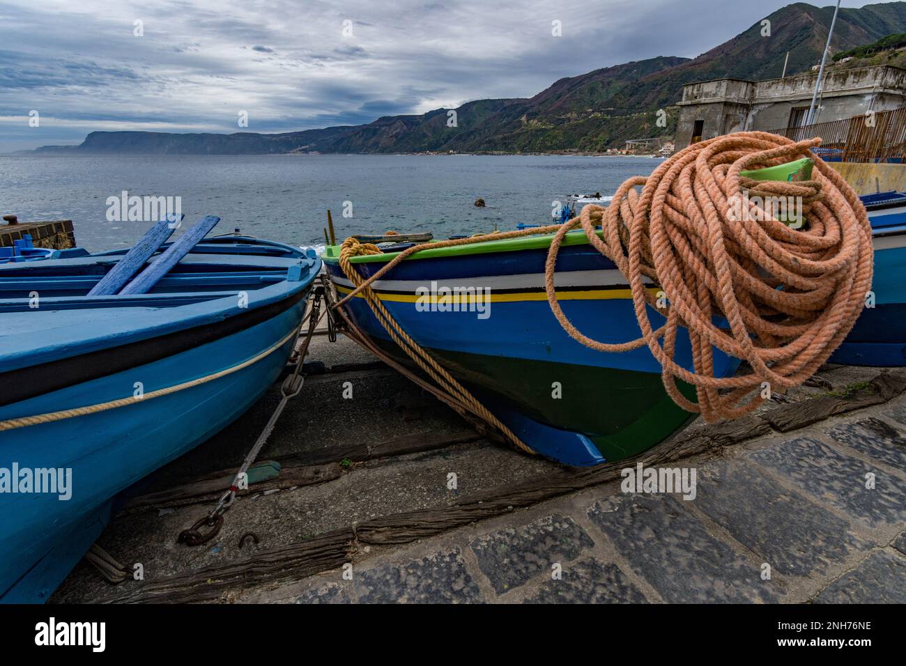 Fishing boats italy hi-res stock photography and images - Alamy