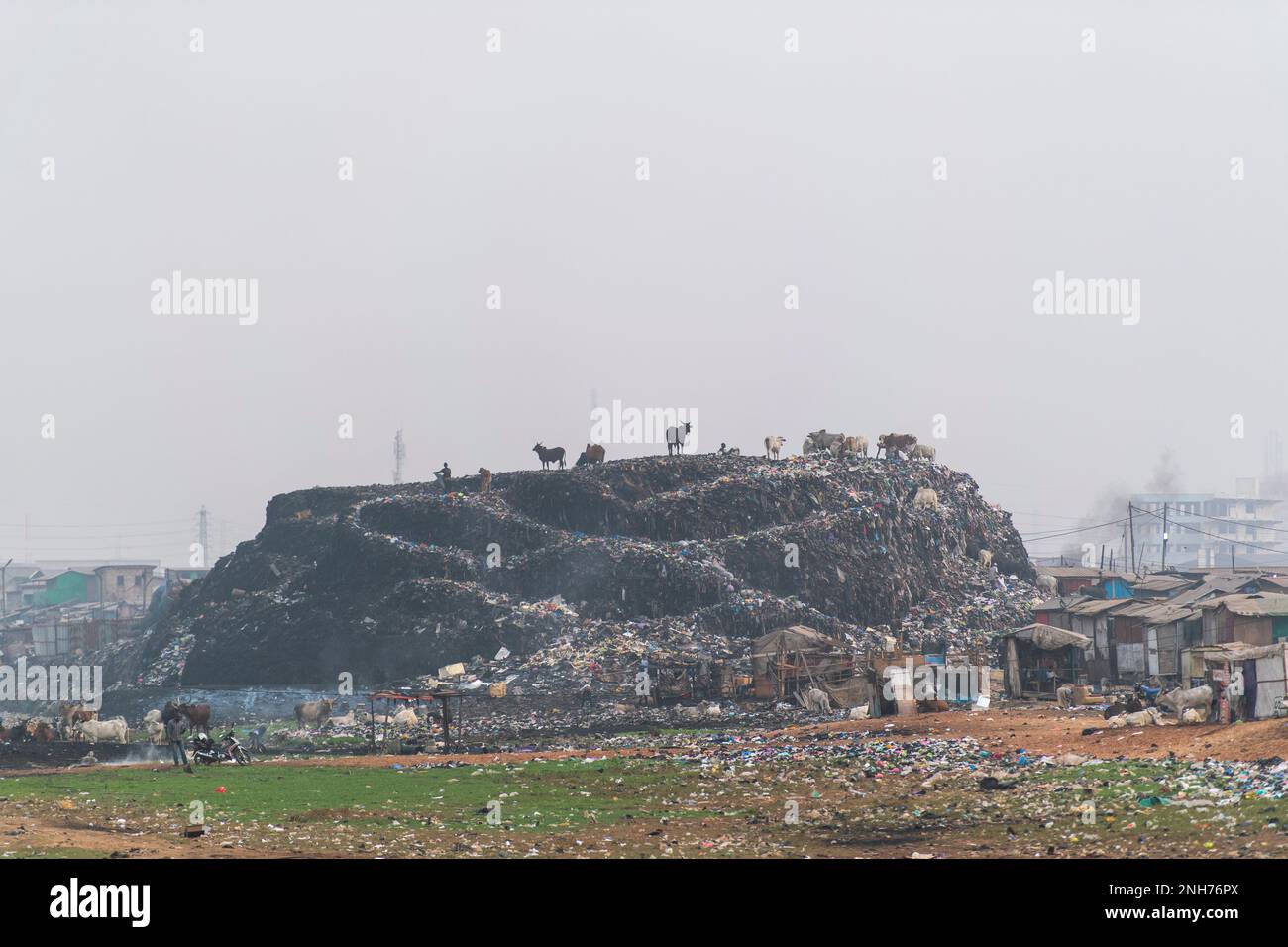 Accra landfill hi-res stock photography and images - Alamy