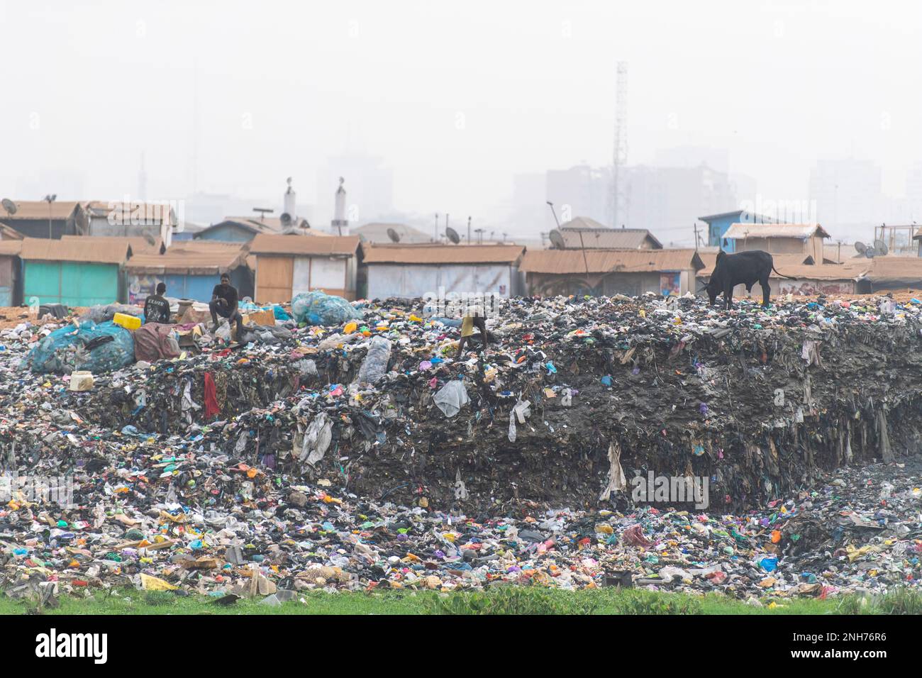 Accra landfill hi-res stock photography and images - Alamy