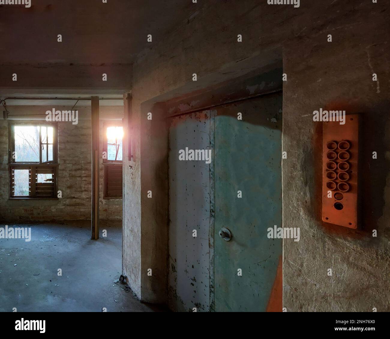 Desolate elevator door in an abandoned warehouse Stock Photo - Alamy