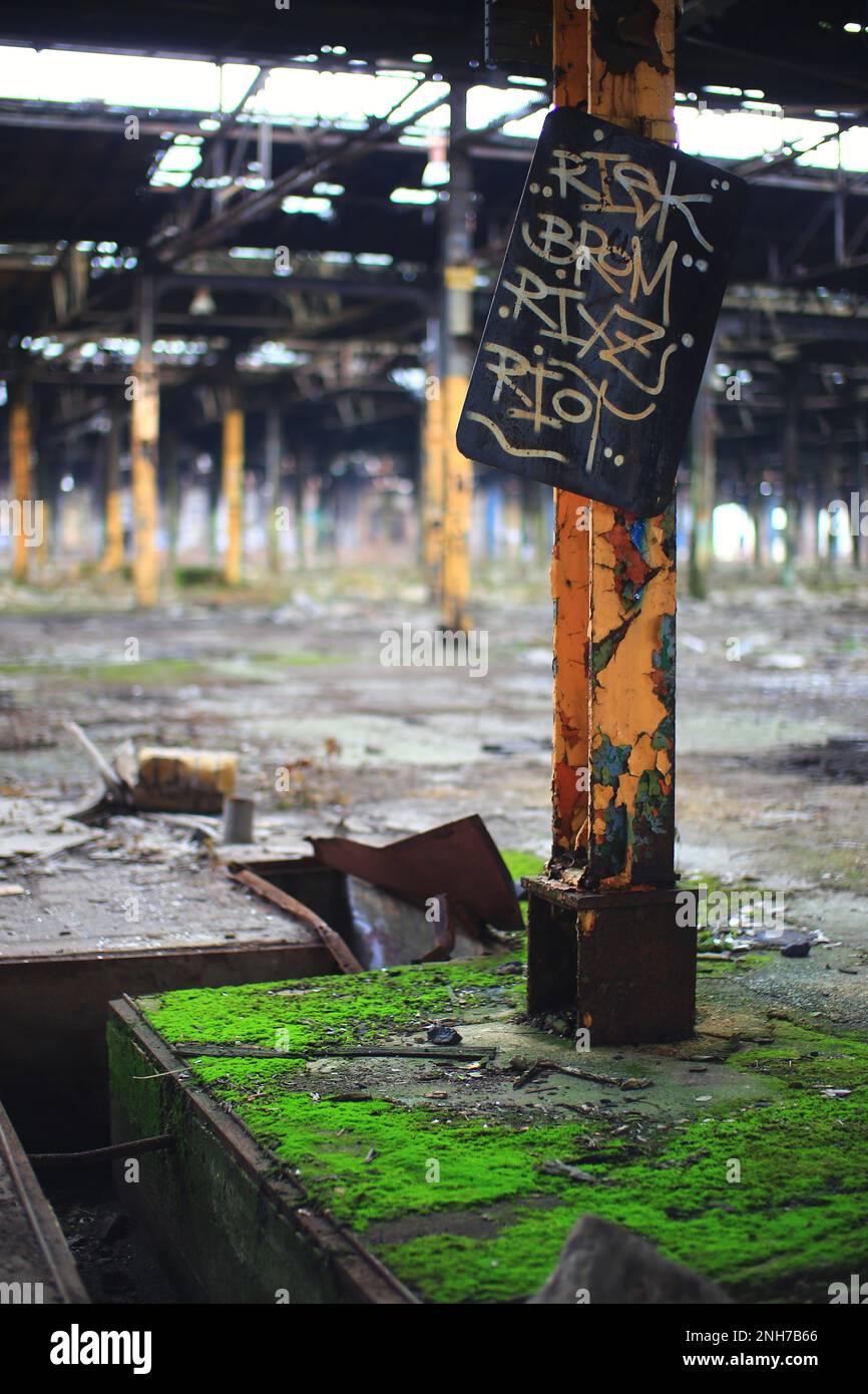 Street ruined building waste hi-res stock photography and images - Alamy