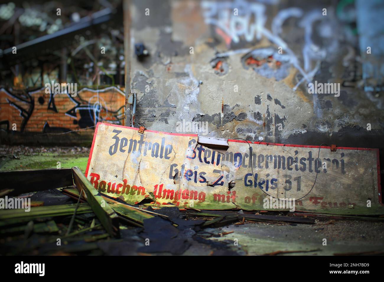 Historic German sign - Zentrale Stellmachermeisterei Gleis 21-31 ...