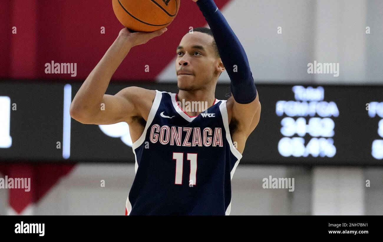 Gonzaga guard Nolan Hickman (11) controls the ball during an NCAA ...