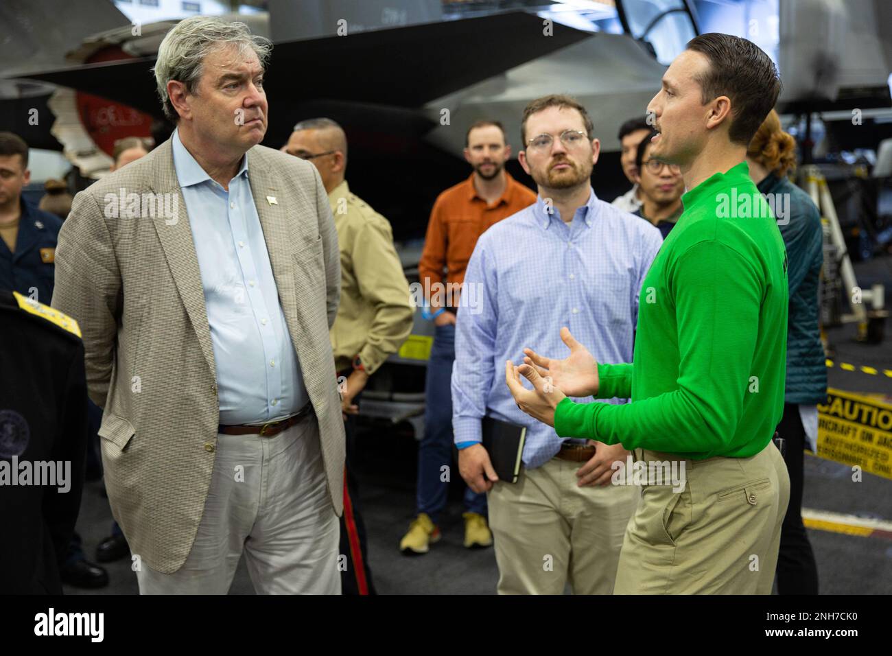 PACIFIC OCEAN (July 21, 2022) U.S. Navy Cmdr. Daniel Hutton, right ...