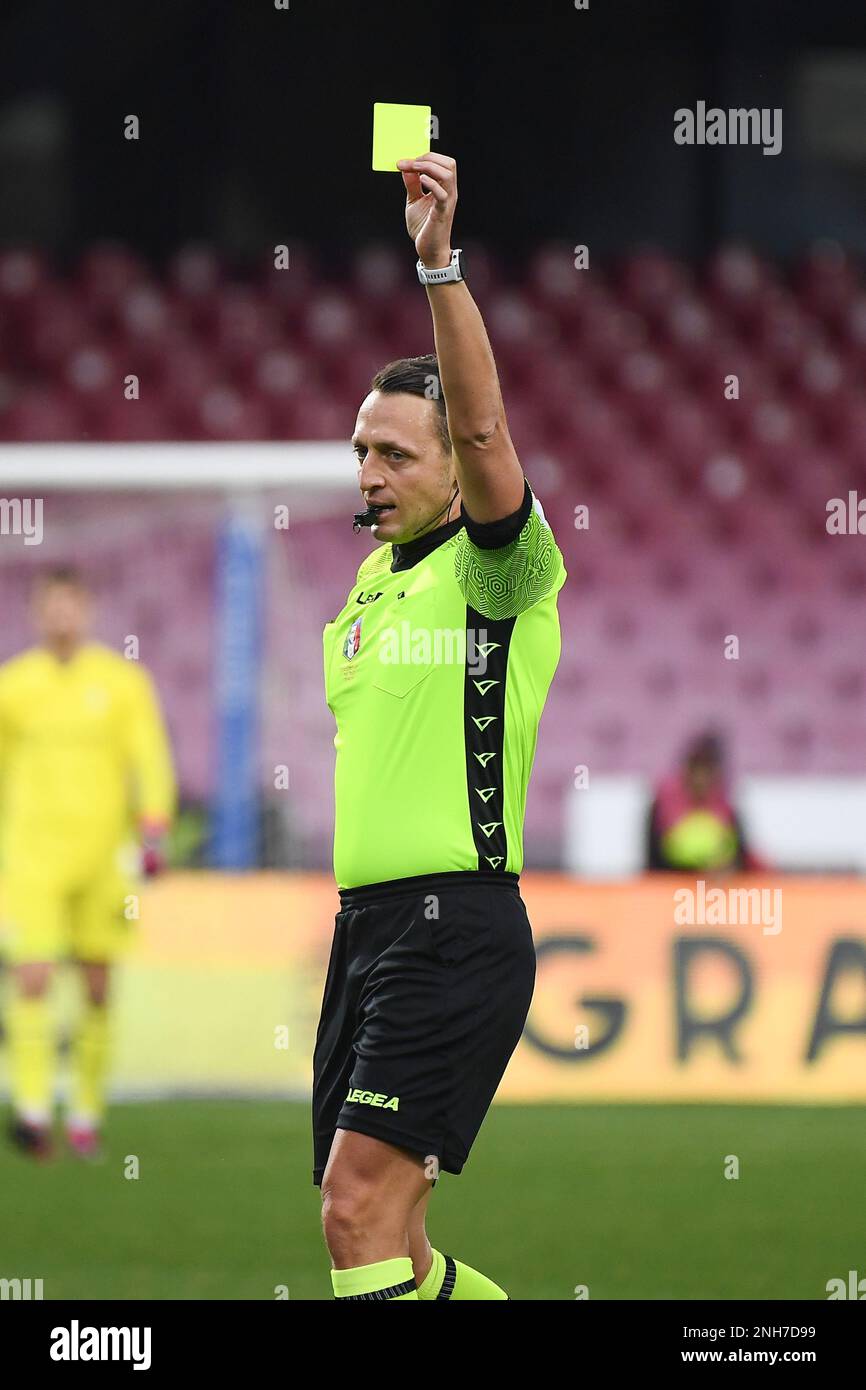 SALERNO, ITALY - FEBRUARY, 19: Referee Rosario Abisso during the Serie ...