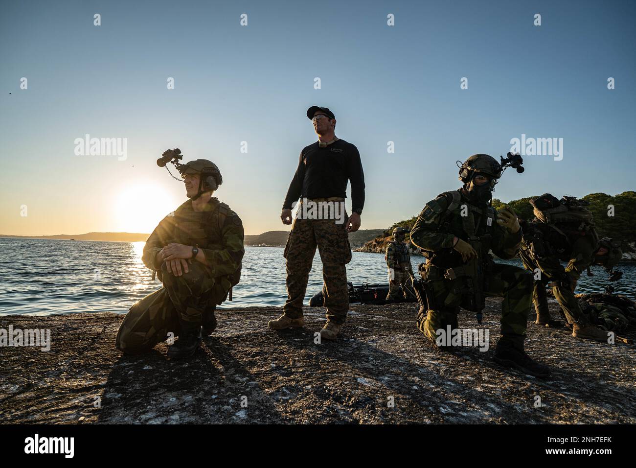 U.S. Navy (Center) Petty Officer First Class Michael Francom, a Special ...